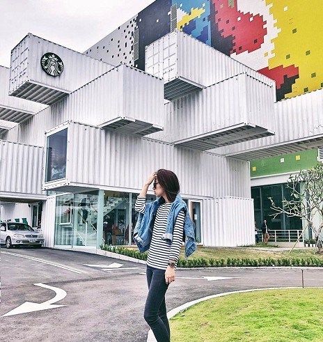 New Starbucks Store in Taiwan is Made of 29 Shipping Containers ...