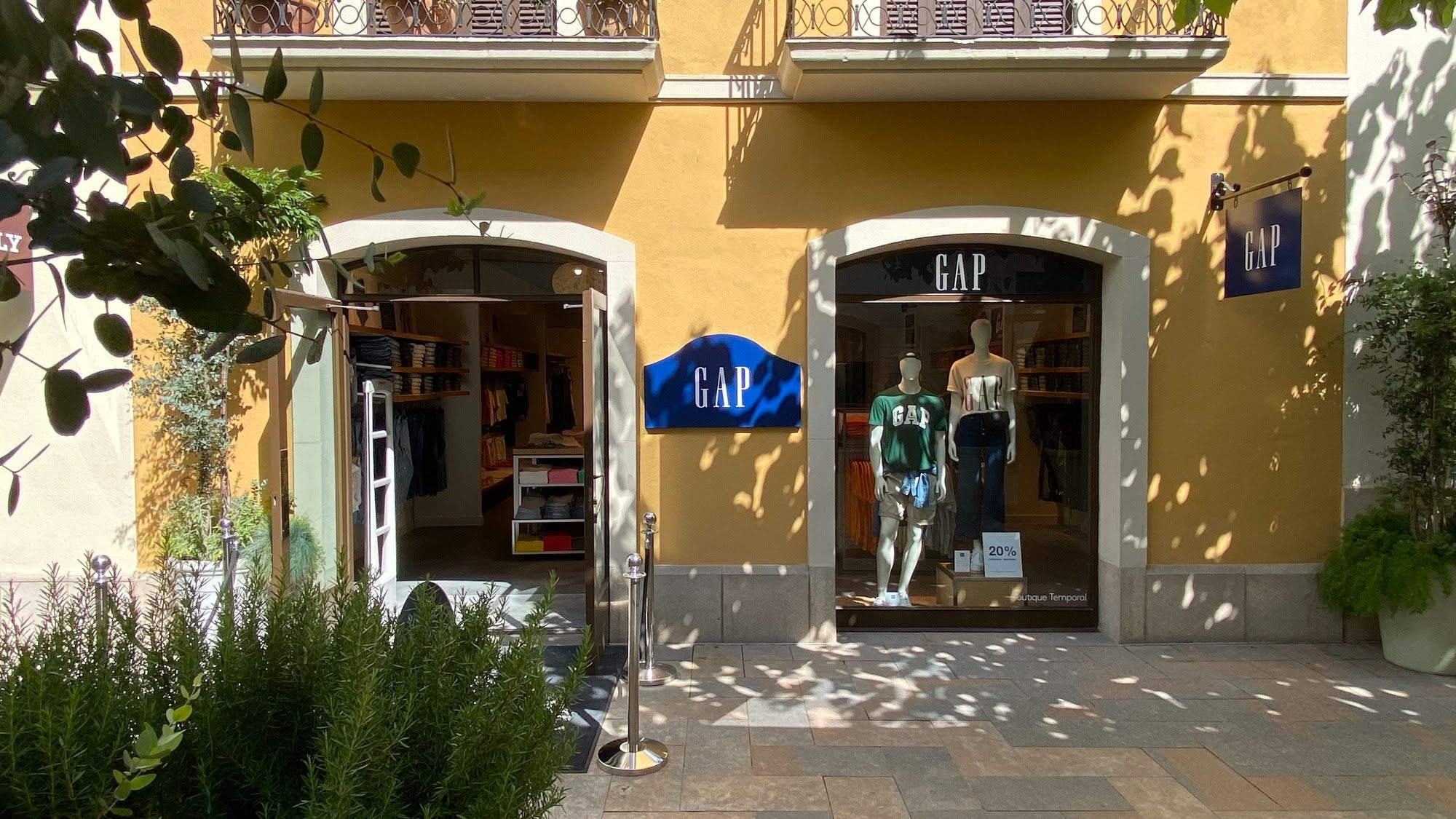 Gap Opens Second Barcelona Store | Retail & Leisure International