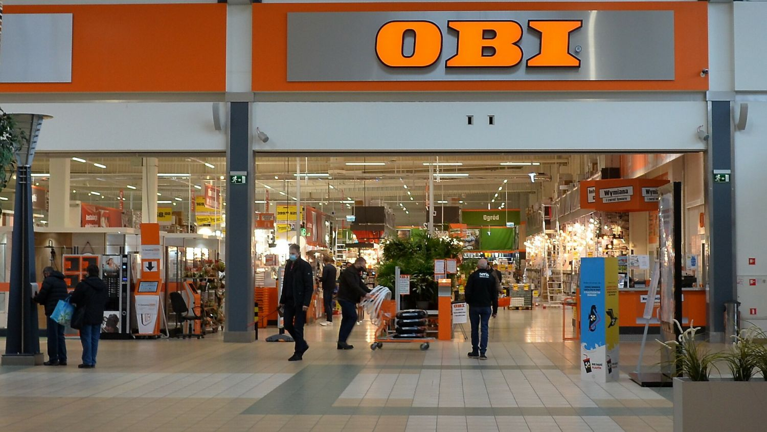 W.P. Carey Buys Portfolio | Retail & Leisure International