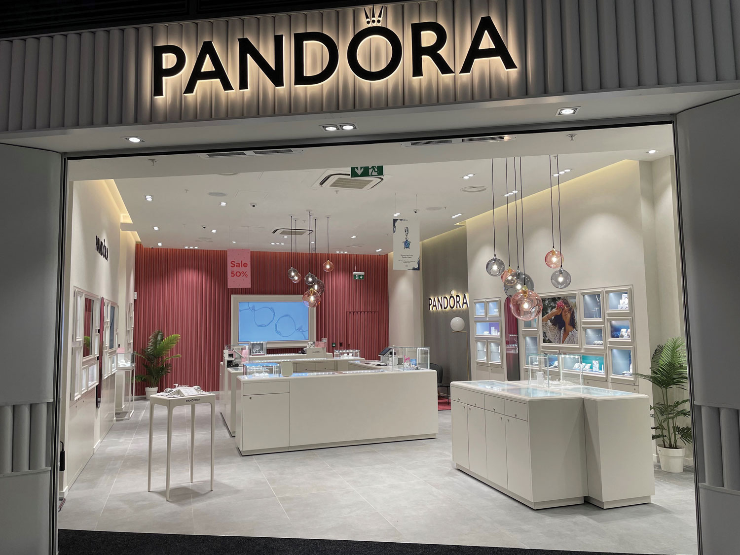 Pandora – People, Passion & Places | Retail & Leisure International