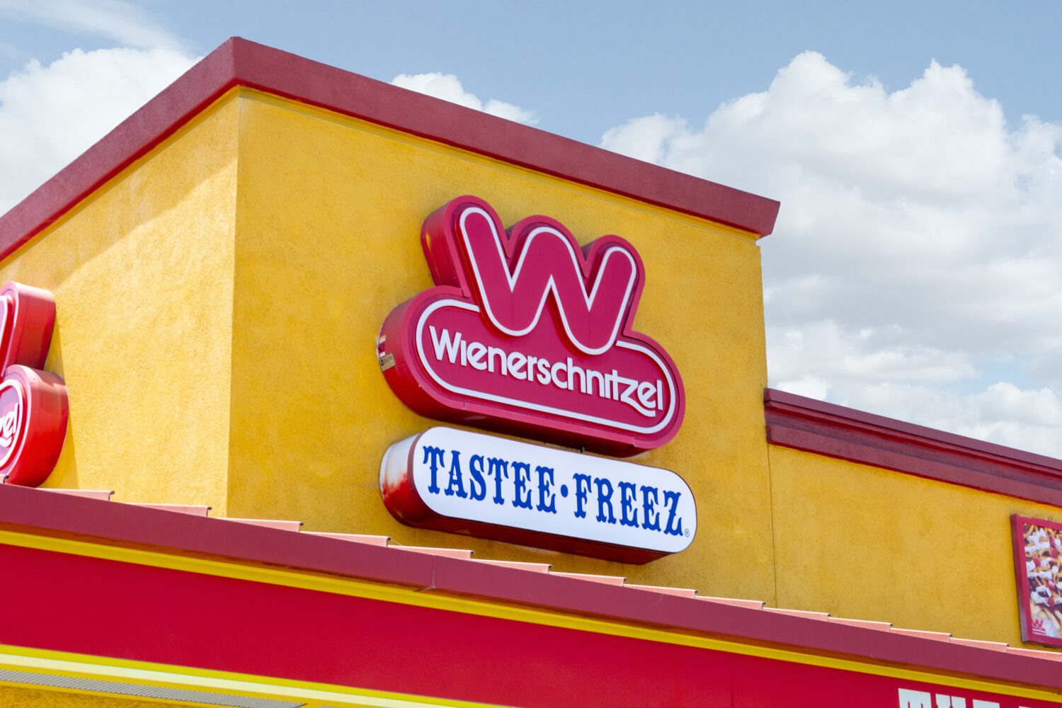 USA Largest Hot Dog Chain To Enter UK - Retail & Leisure International