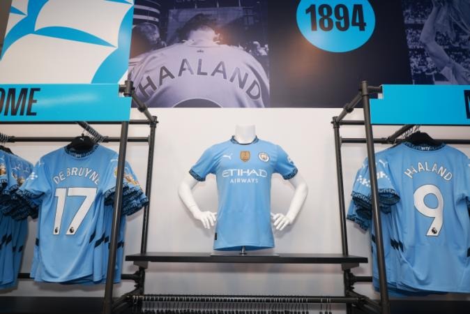 Manchester City F.C. Opens NYC Pop-Up Store | Retail & Leisure ...