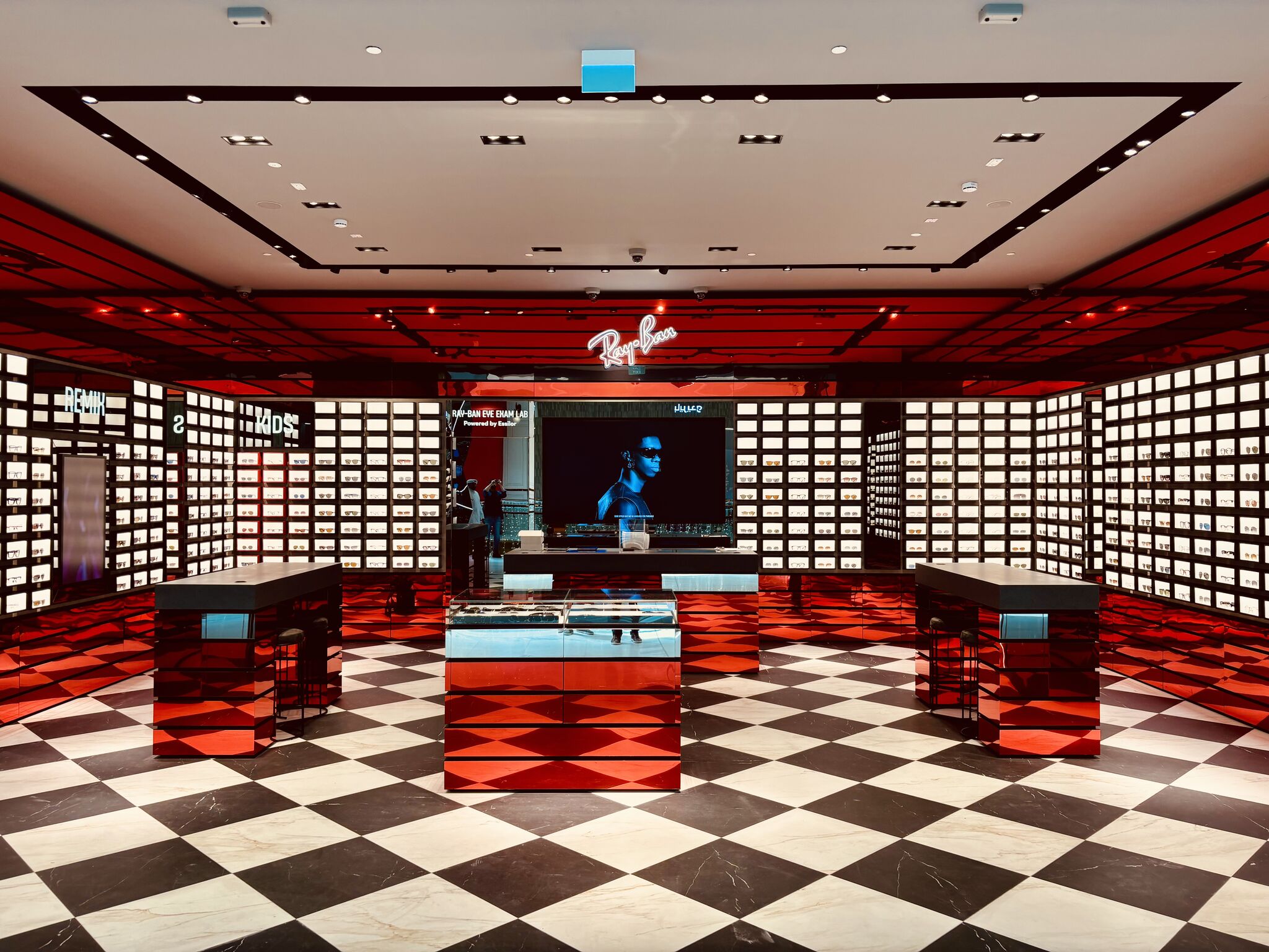 Ray-Ban Opens at Place Vendôme | Retail & Leisure International